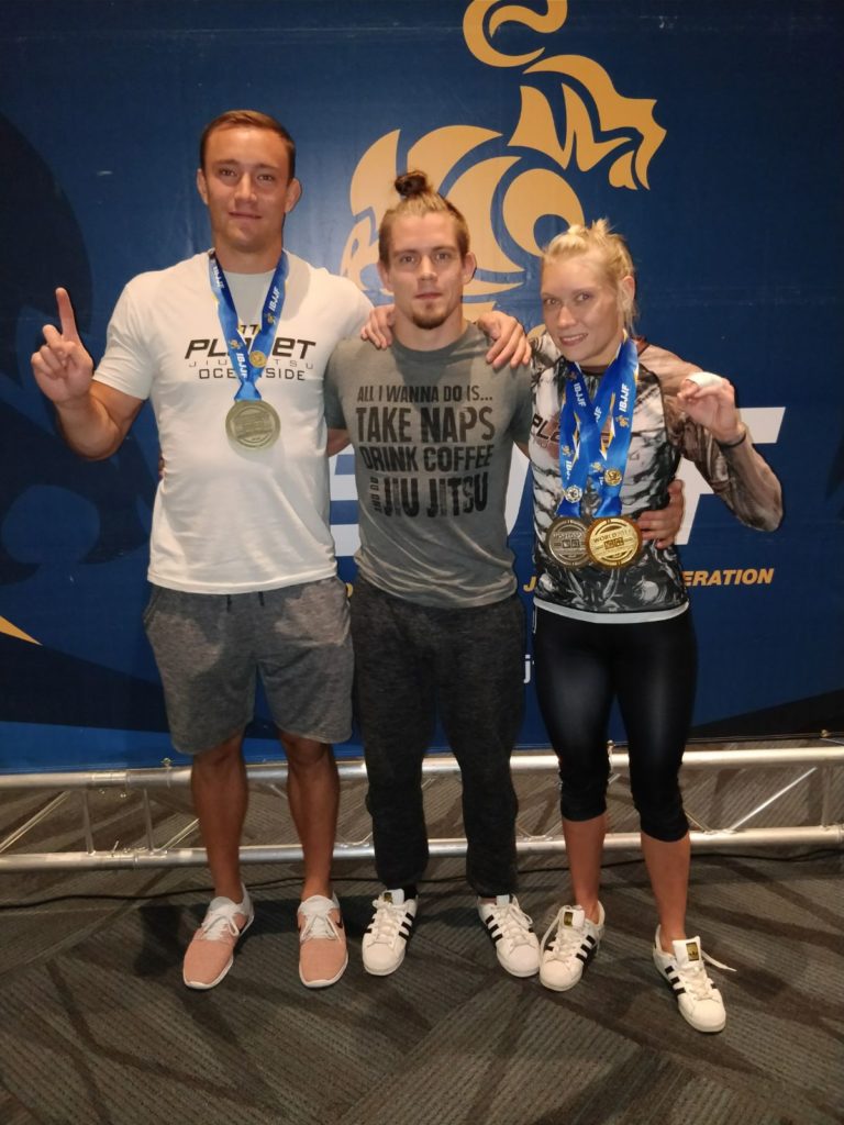 Maailmanmestaruus - MMA TEAM 300